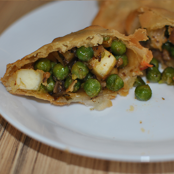 Buy Paneer Samosas With Vegetables | Arzu Samosa Savouries
