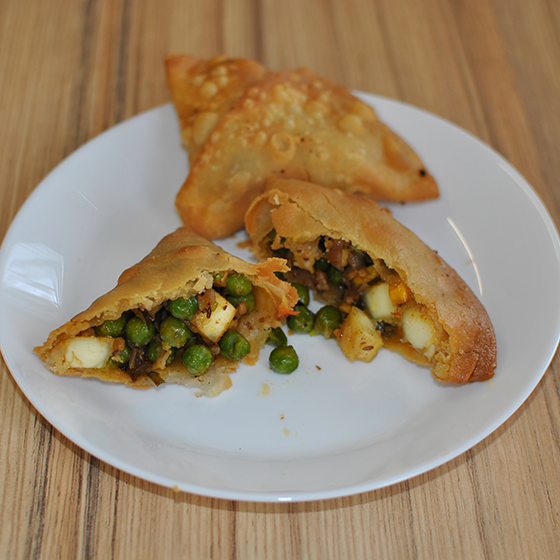 Buy Paneer Samosas With Vegetables | Arzu Samosa Savouries