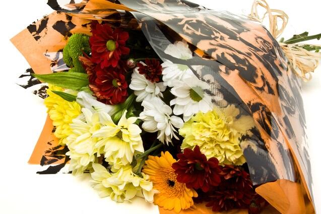 How to Wrap a Flower Bouquet - A Guide