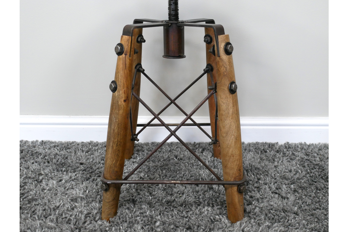 AN ADJUSTABLE HEIGHT INDUSTRIAL STOOL