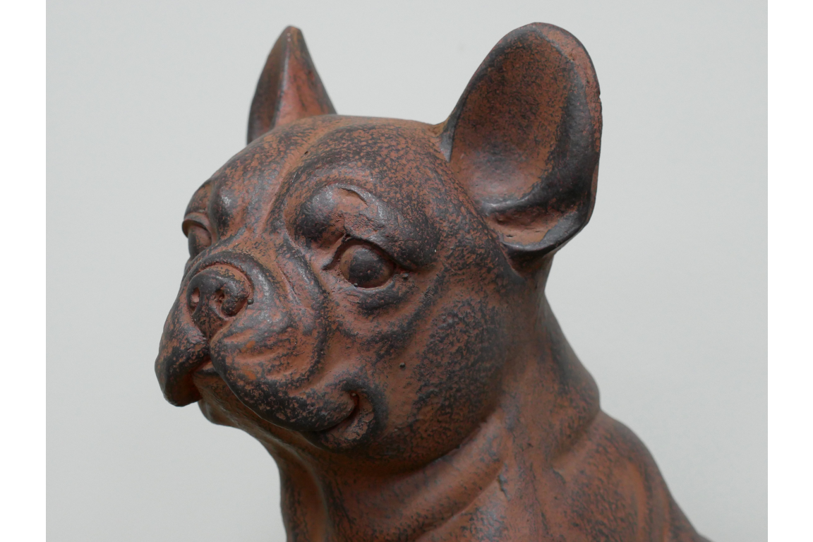 SITTING FRENCHIE DOG