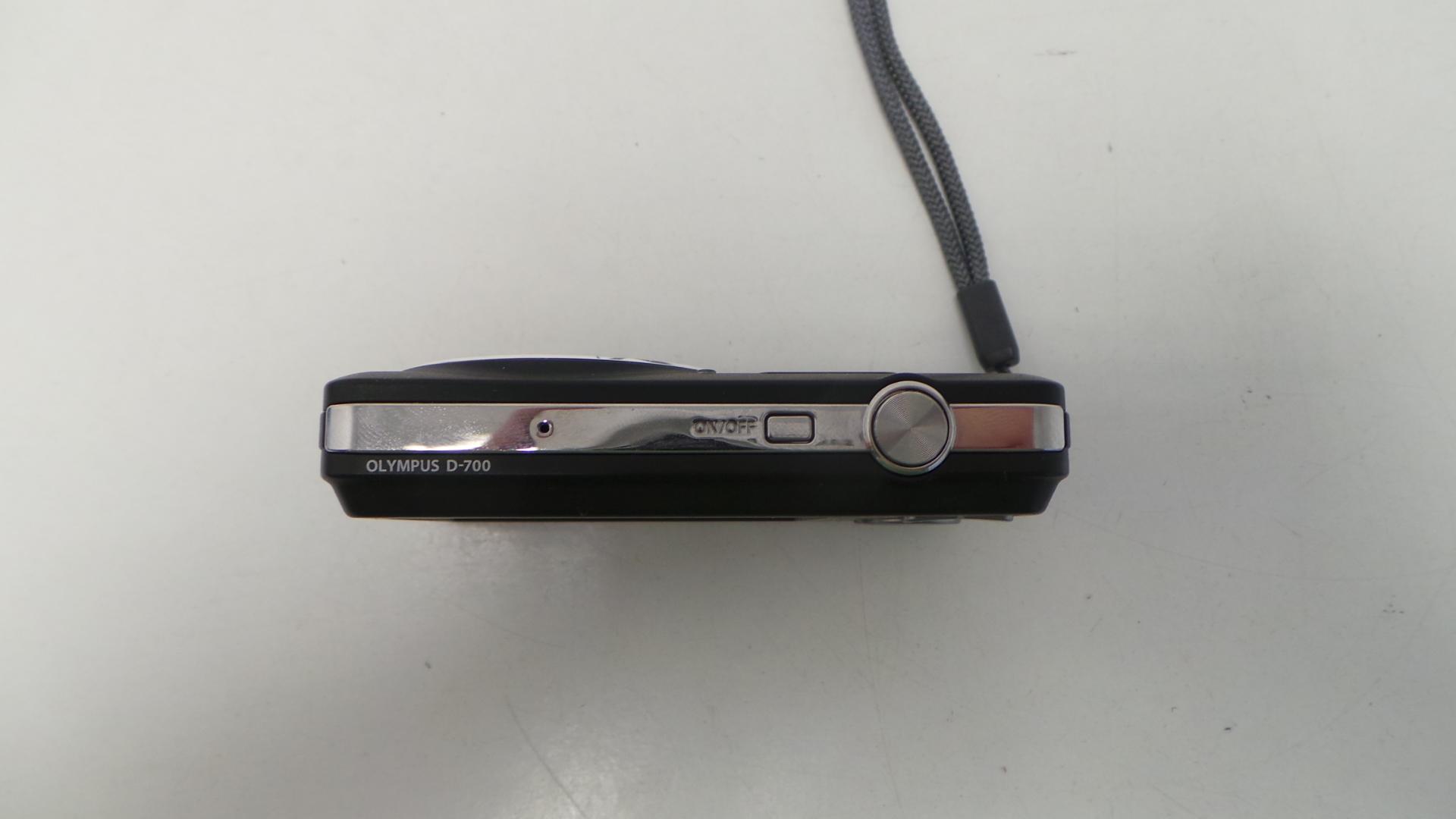 Olympus D-700 Digital Camera