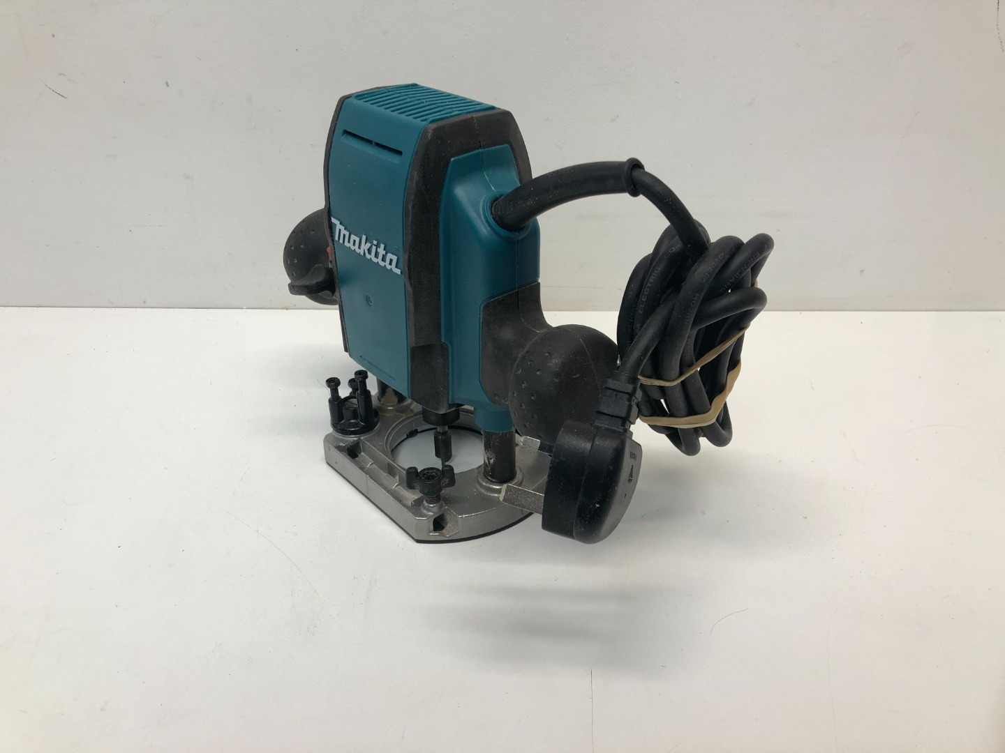 Makita RP0900 240V Plunge Router
