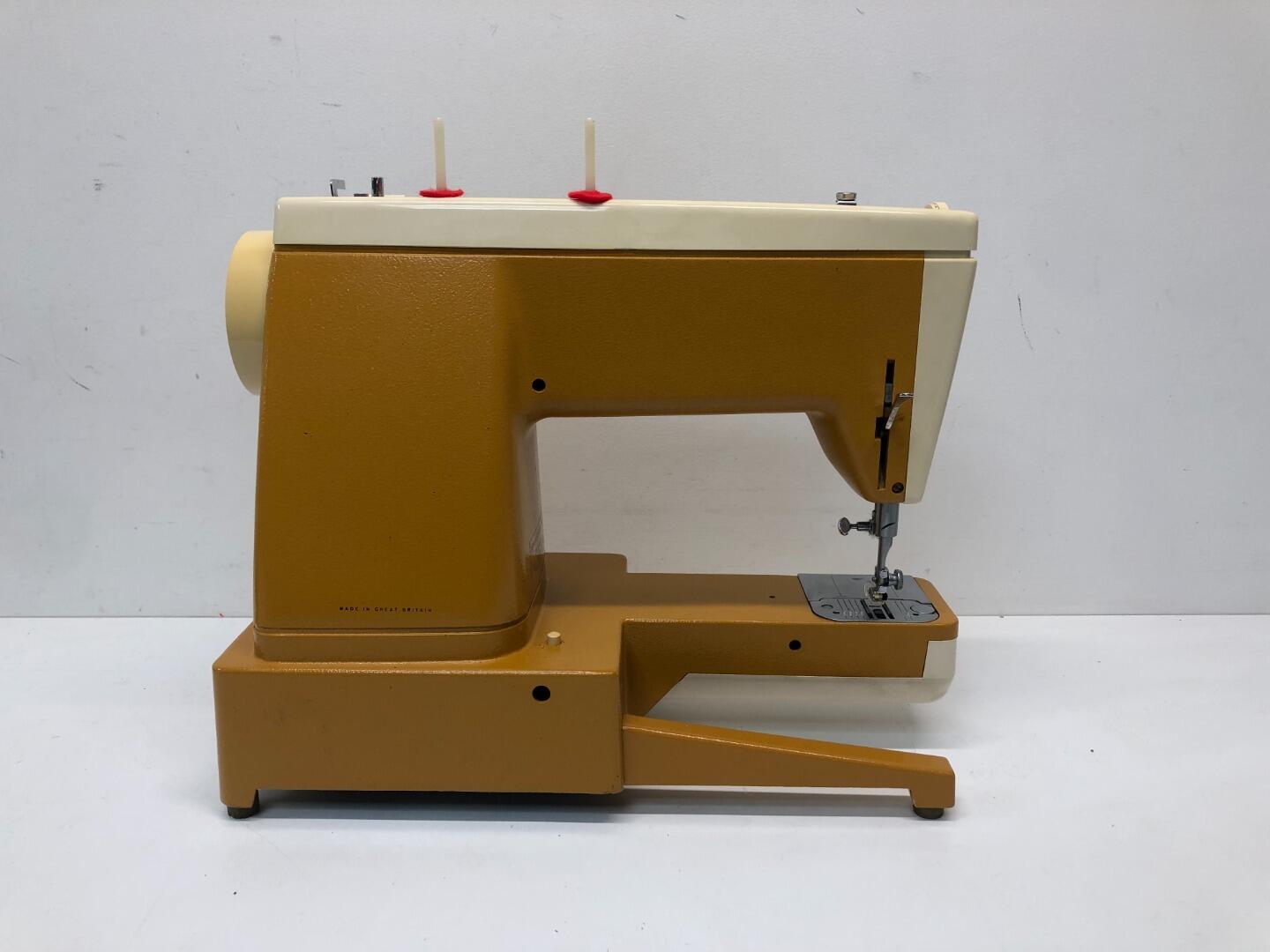 Singer Capri 163 Sewing Machine