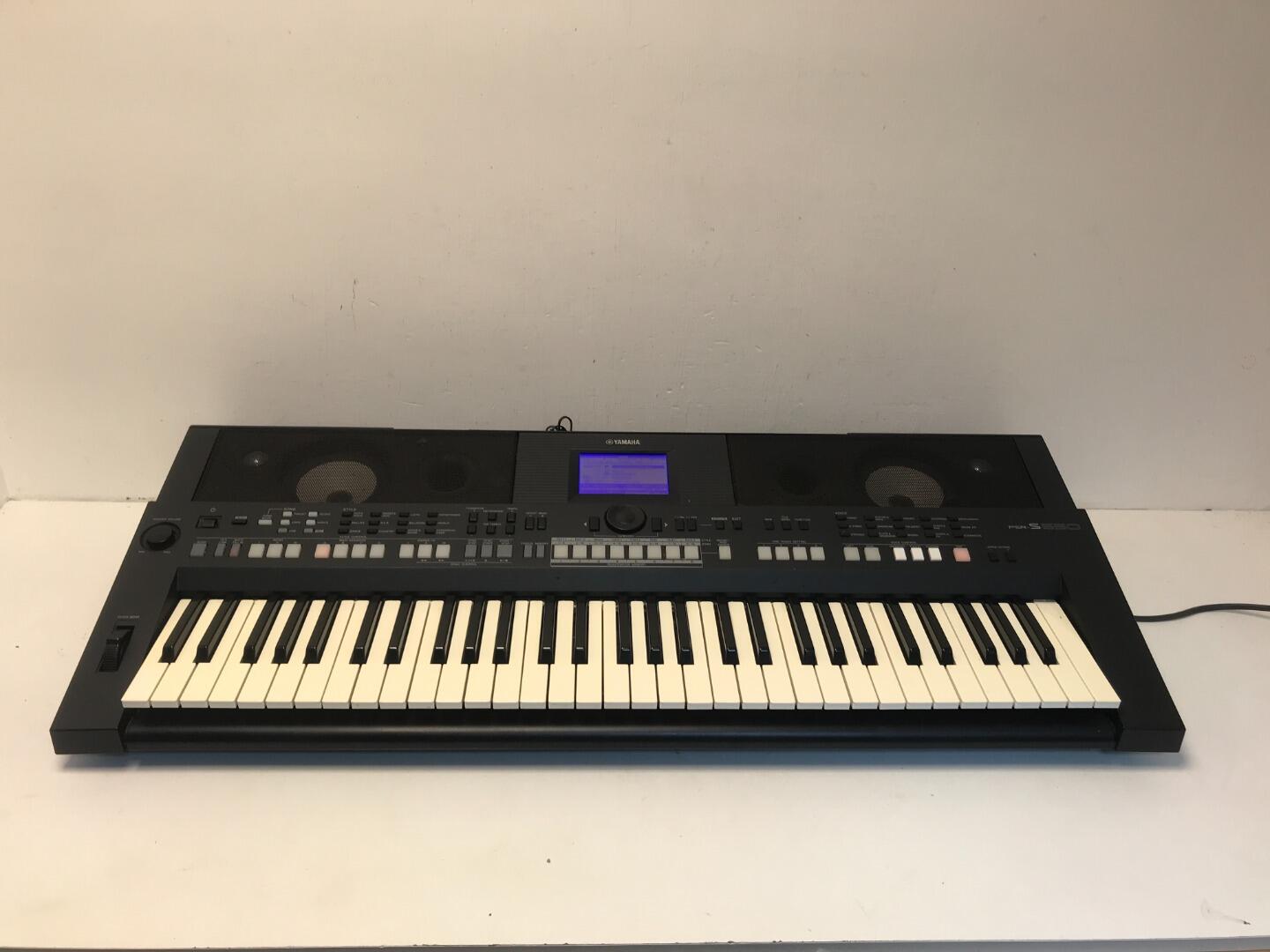 Yamaha PSR-S650 Electronic Keyboard