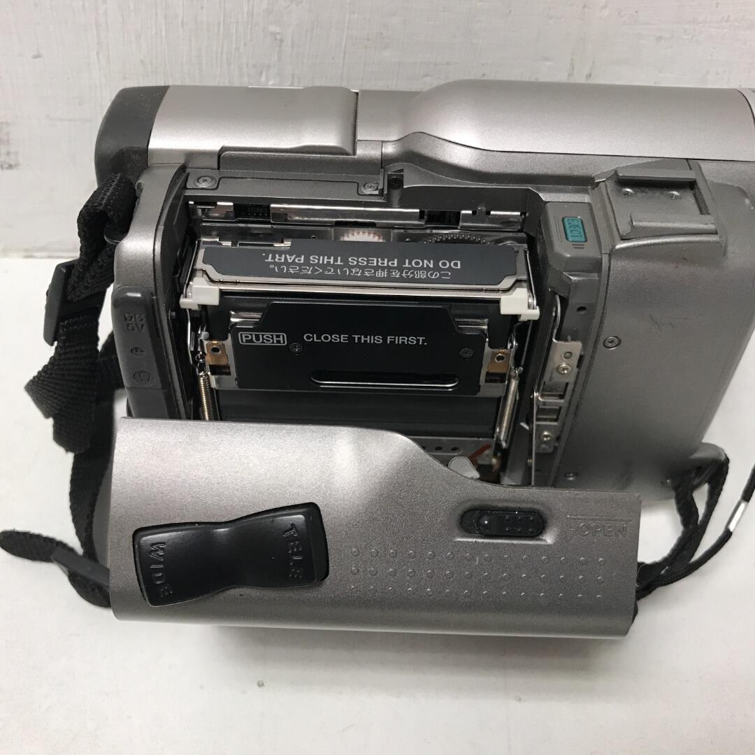 Canon MV200 Mini DV Camcorder (no battery)