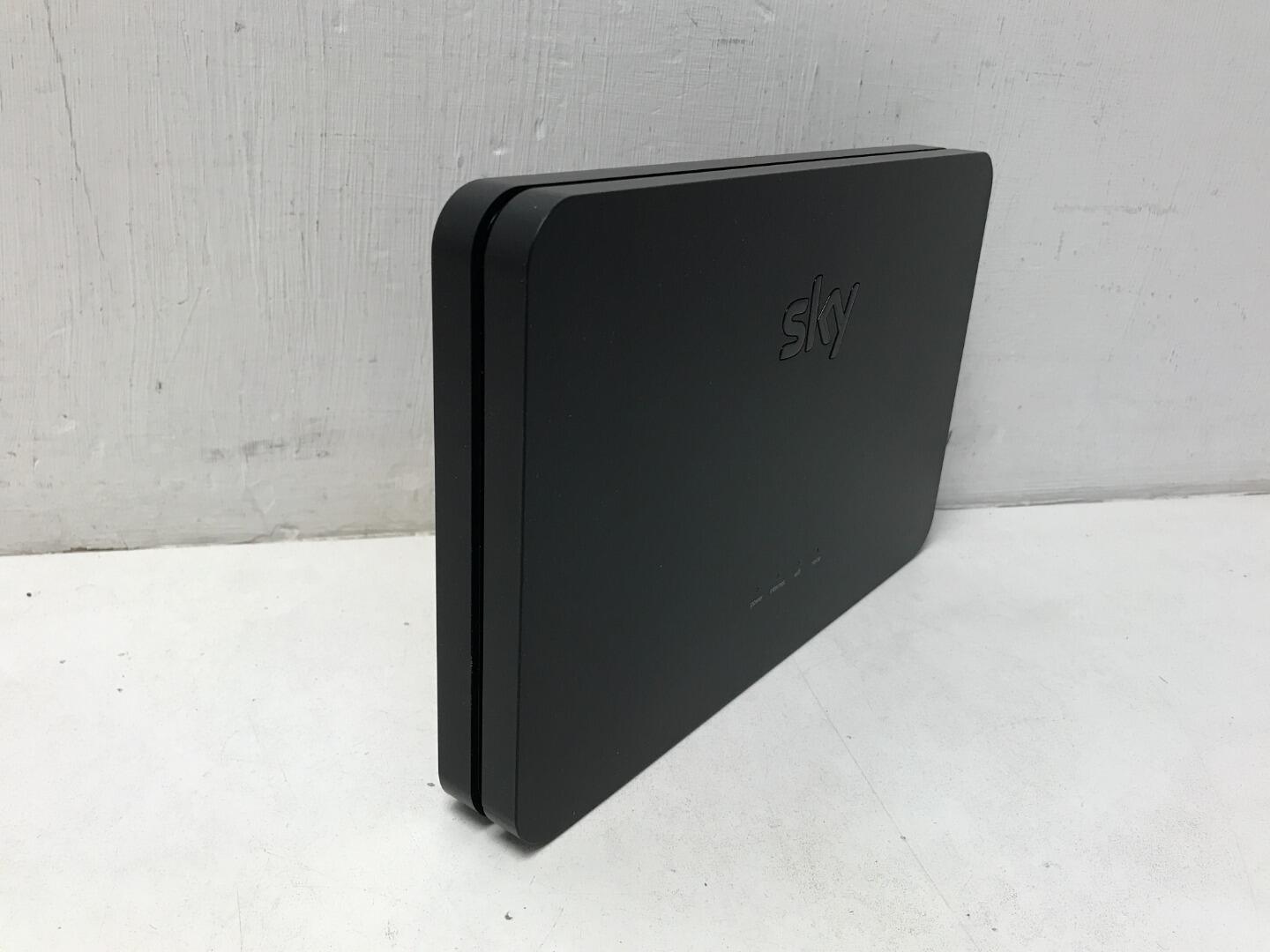 Sky Hub SR204 Wireless Broadband Router (read description)