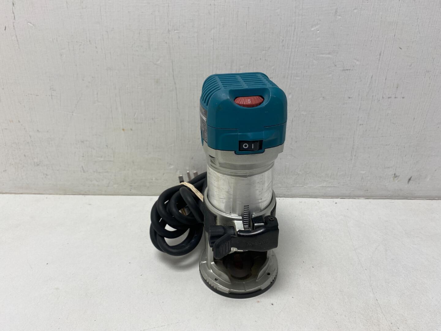 Makita RT0700C 240V Router