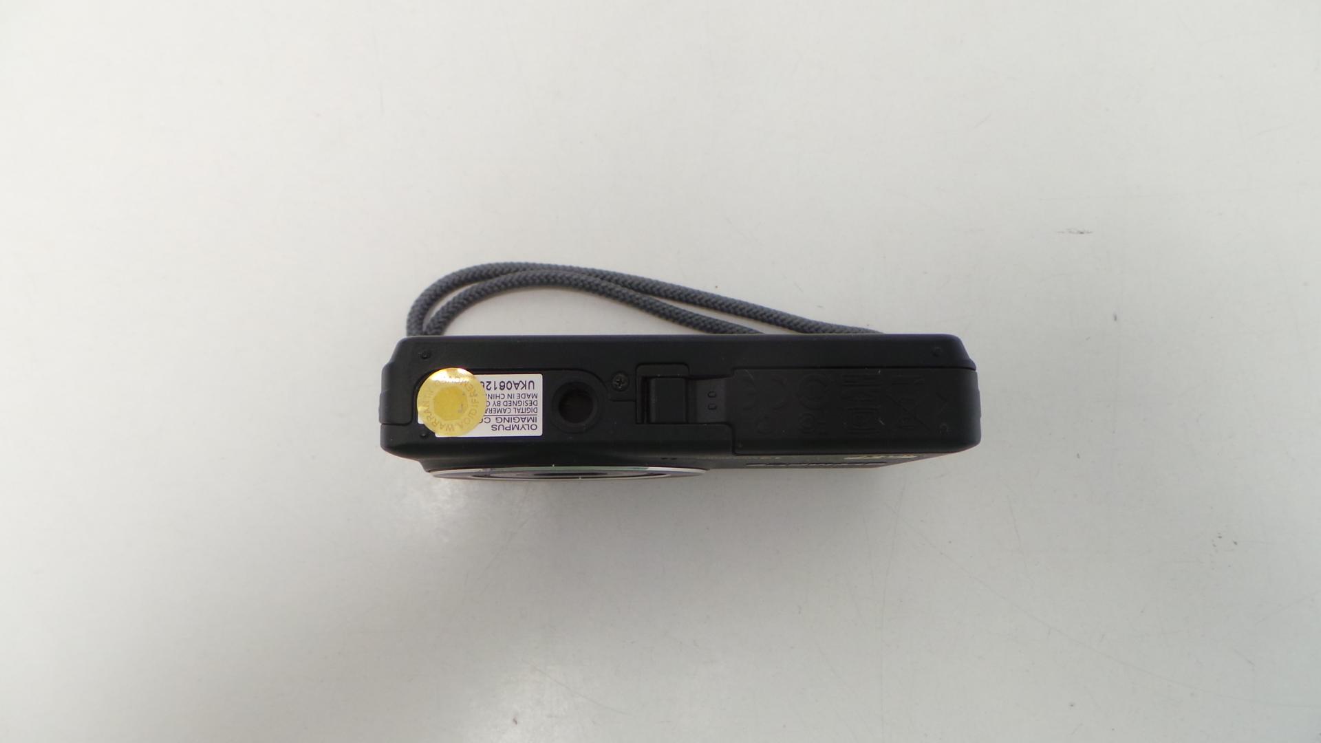 Olympus D-700 Digital Camera