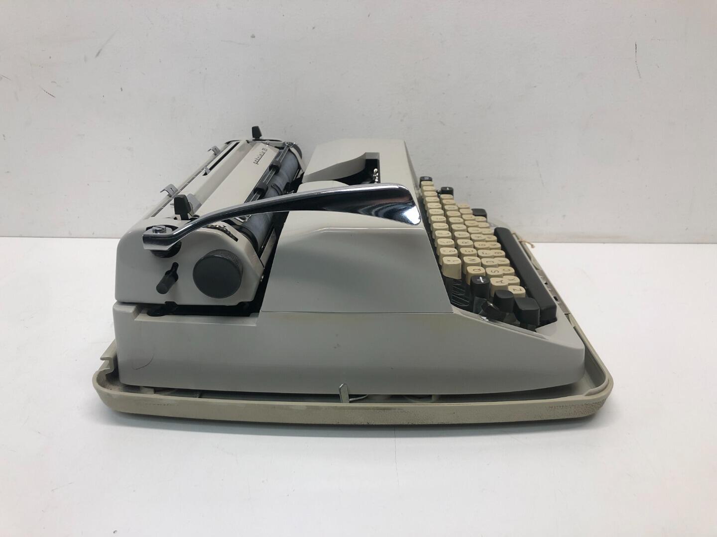 Adler Gabriele 25 Typewriter