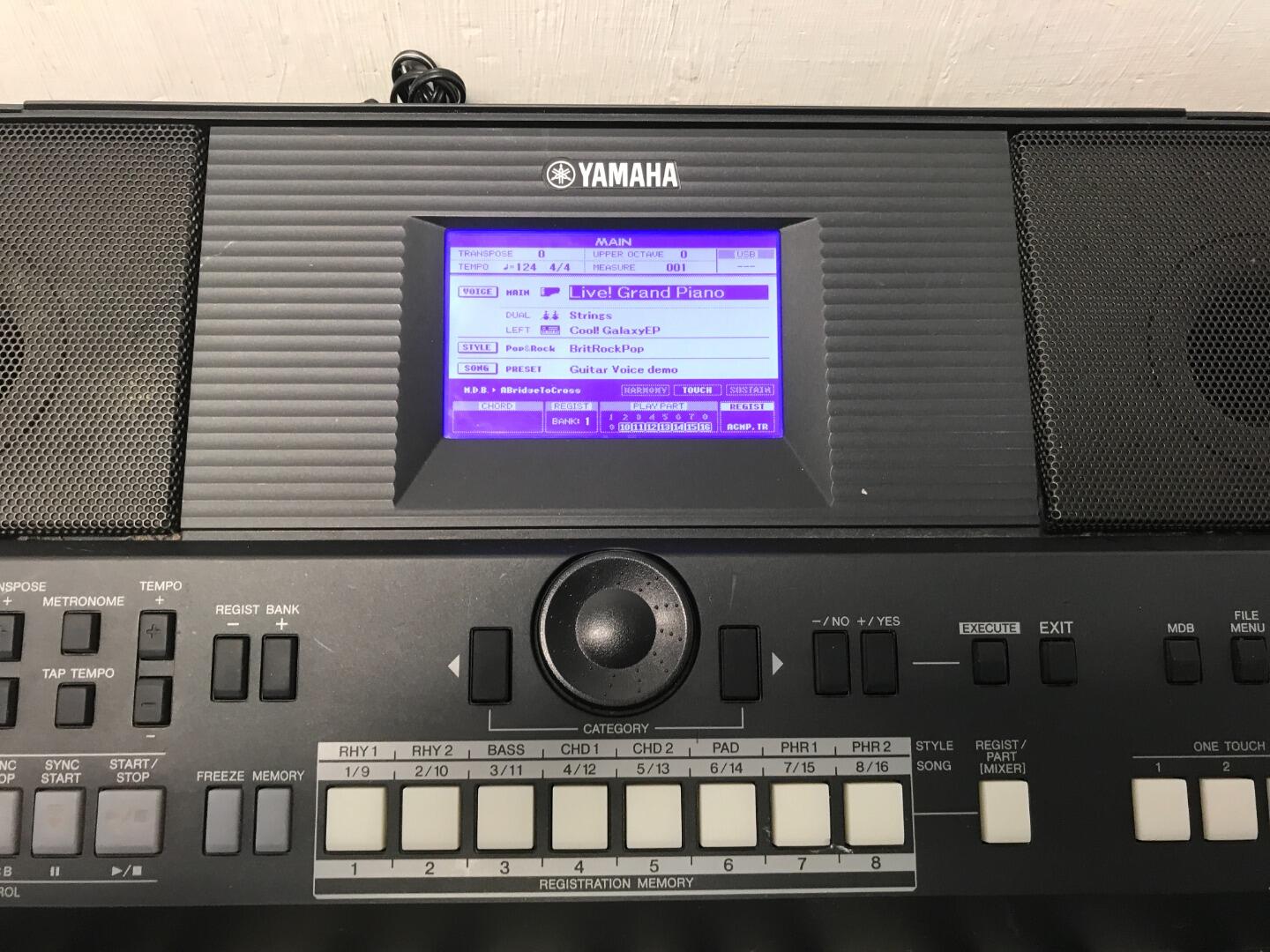 Yamaha PSR-S650 Electronic Keyboard