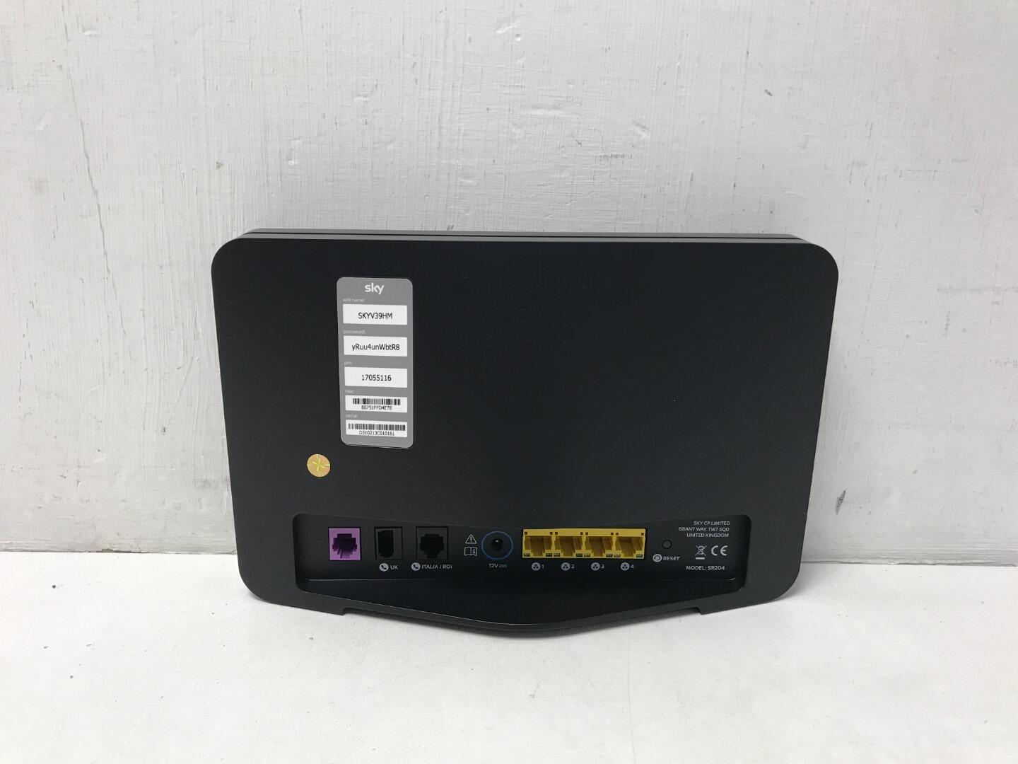 Sky Hub SR204 Wireless Broadband Router (read description)