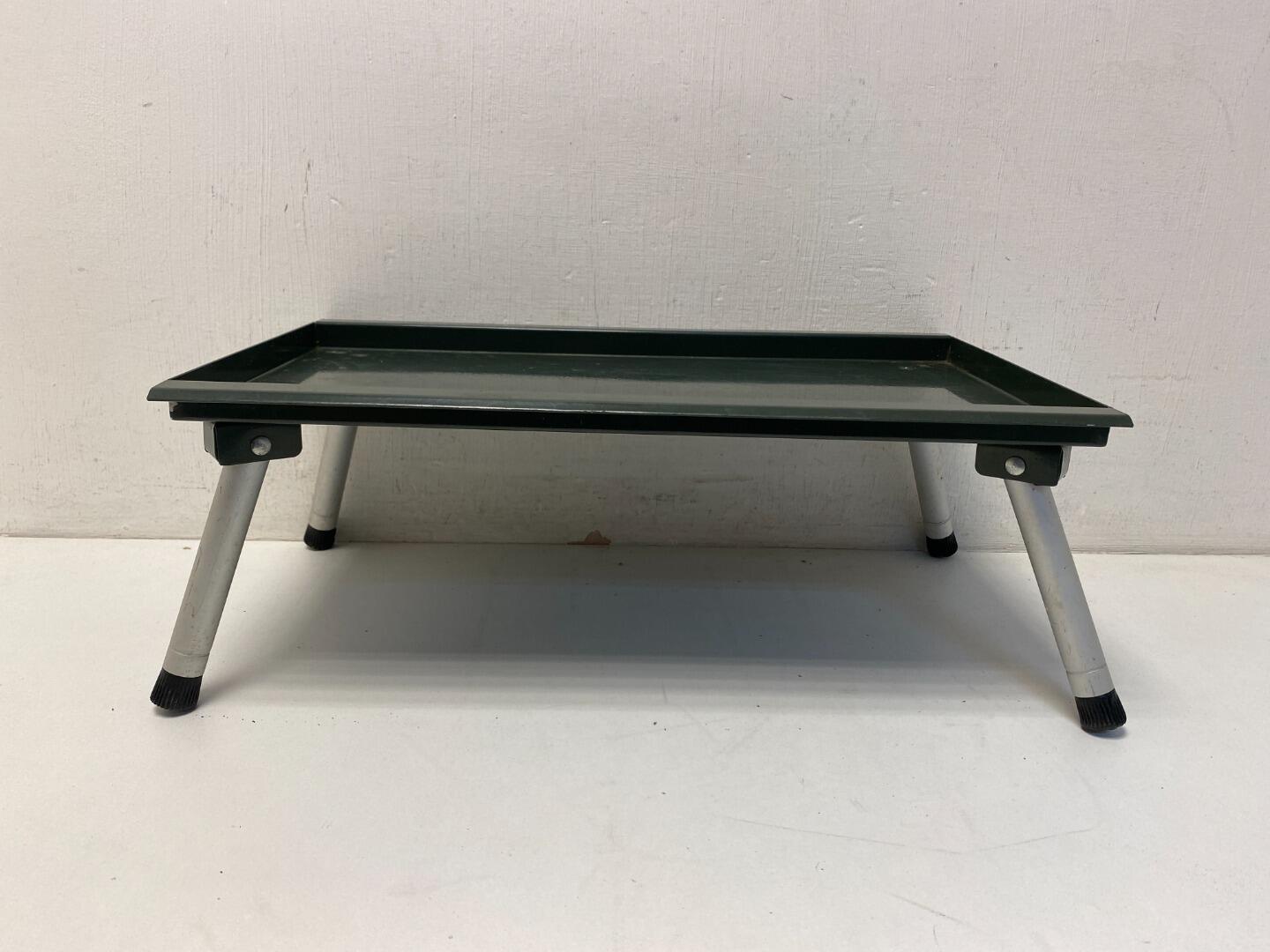 Carp Porter Table
