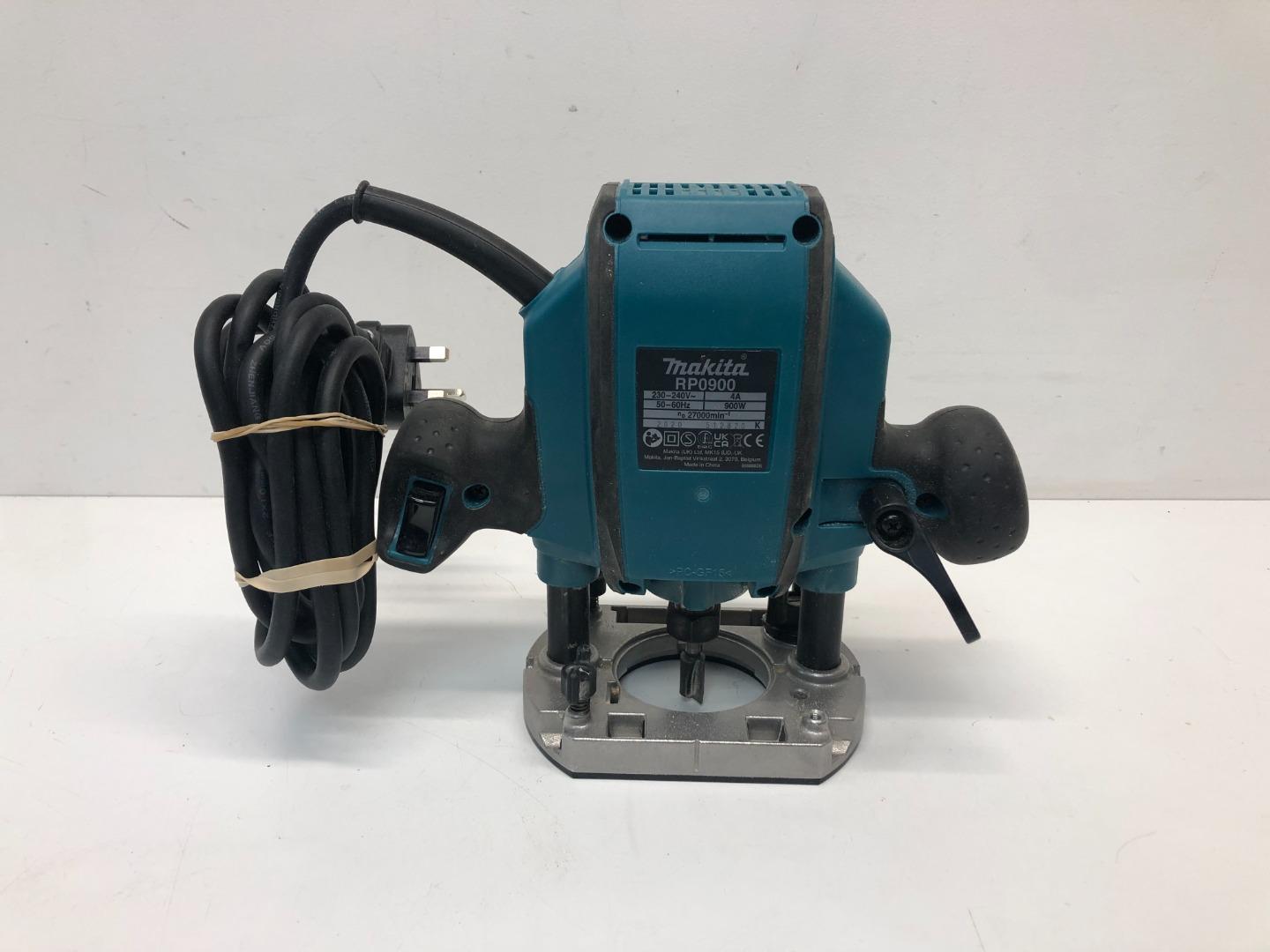 Makita RP0900 240V Plunge Router