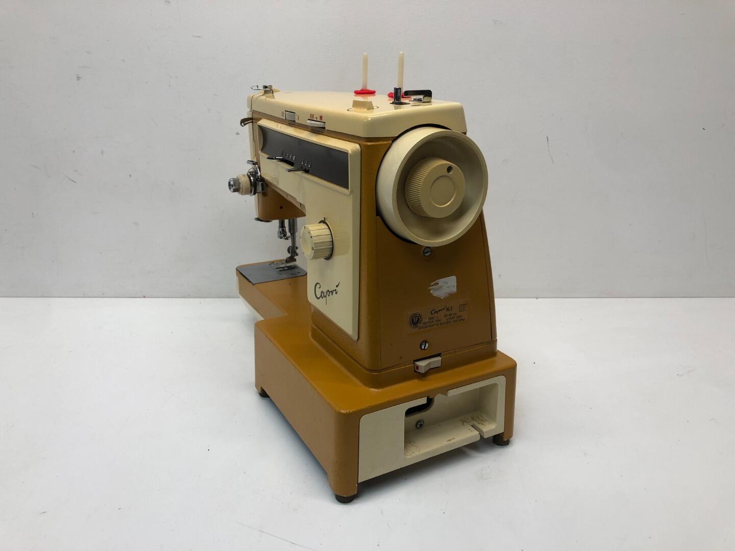 Singer Capri 163 Sewing Machine