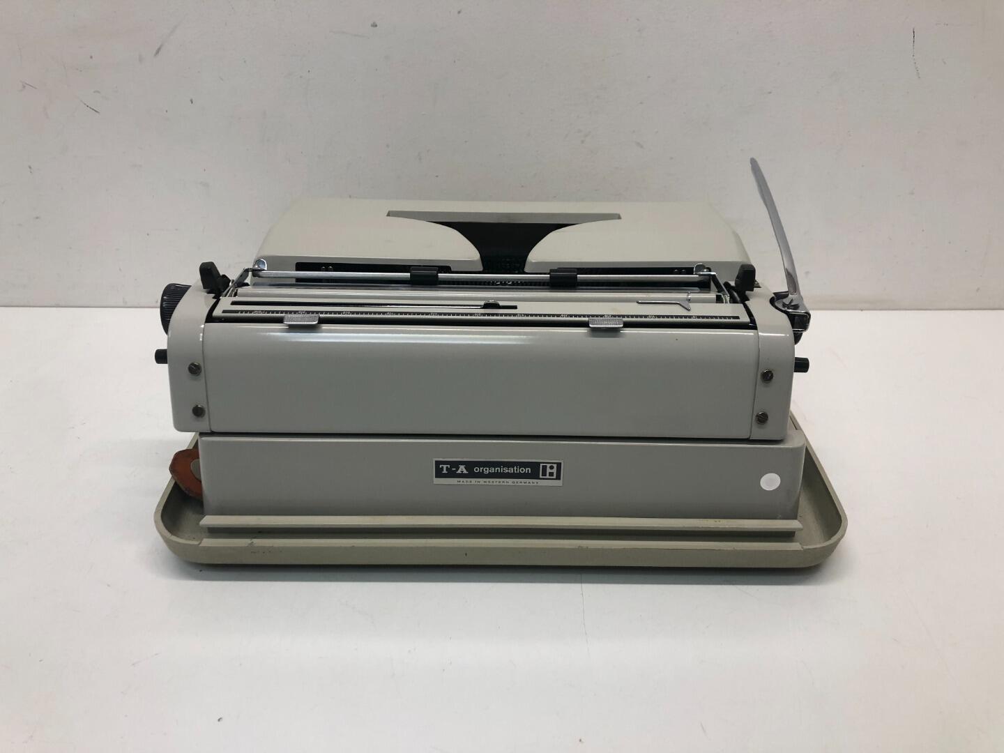 Adler Gabriele 25 Typewriter