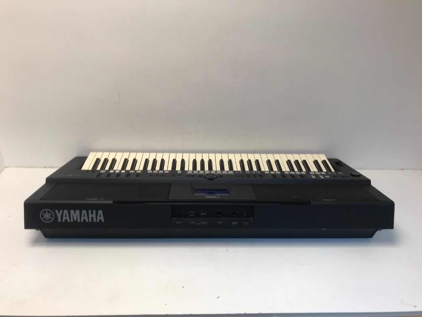 Yamaha PSR-S650 Electronic Keyboard