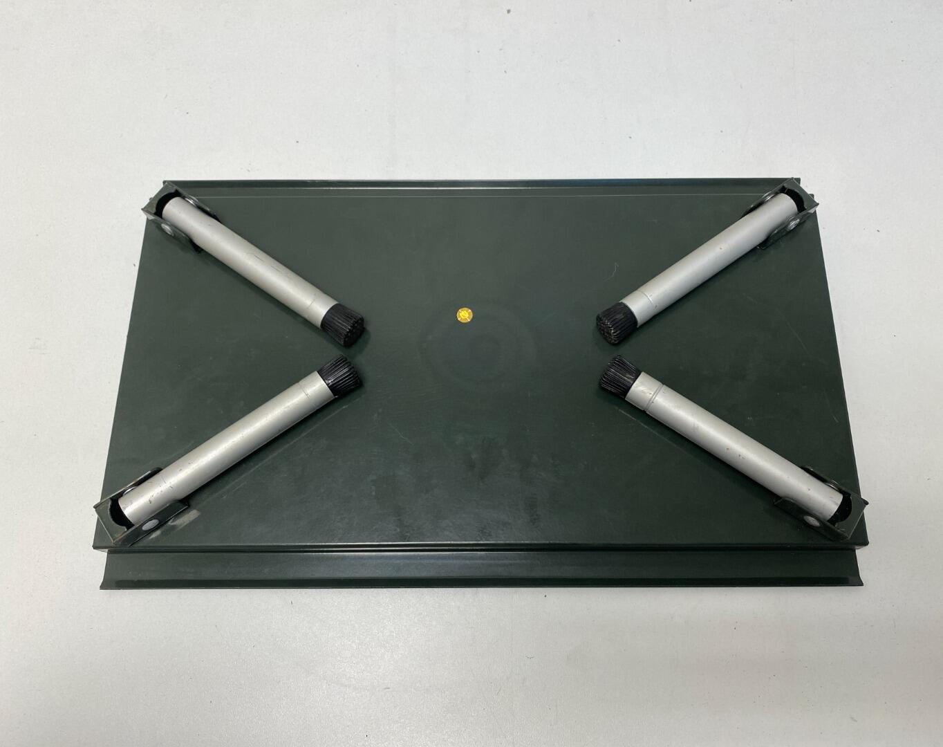 Carp Porter Table