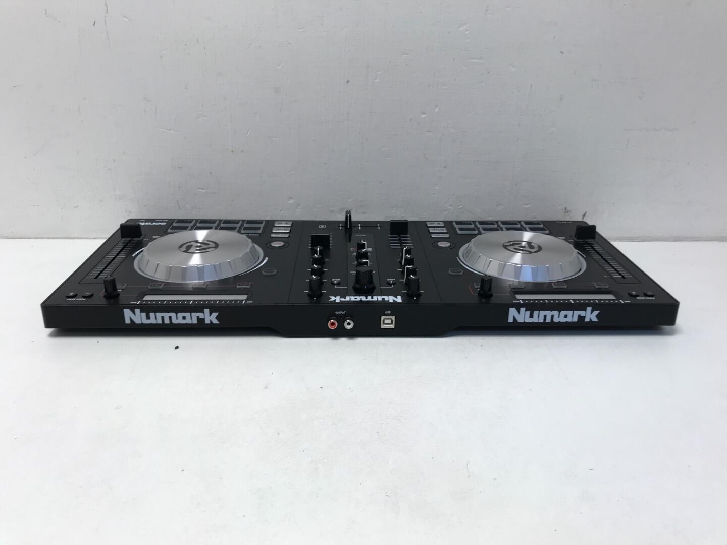 Numark Mixtrack Pro 3 DJ Controller