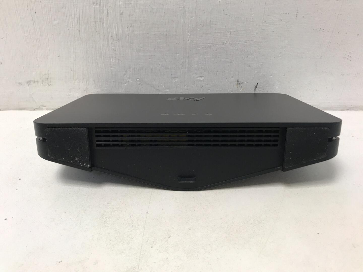 Sky Hub SR204 Wireless Broadband Router (read description)