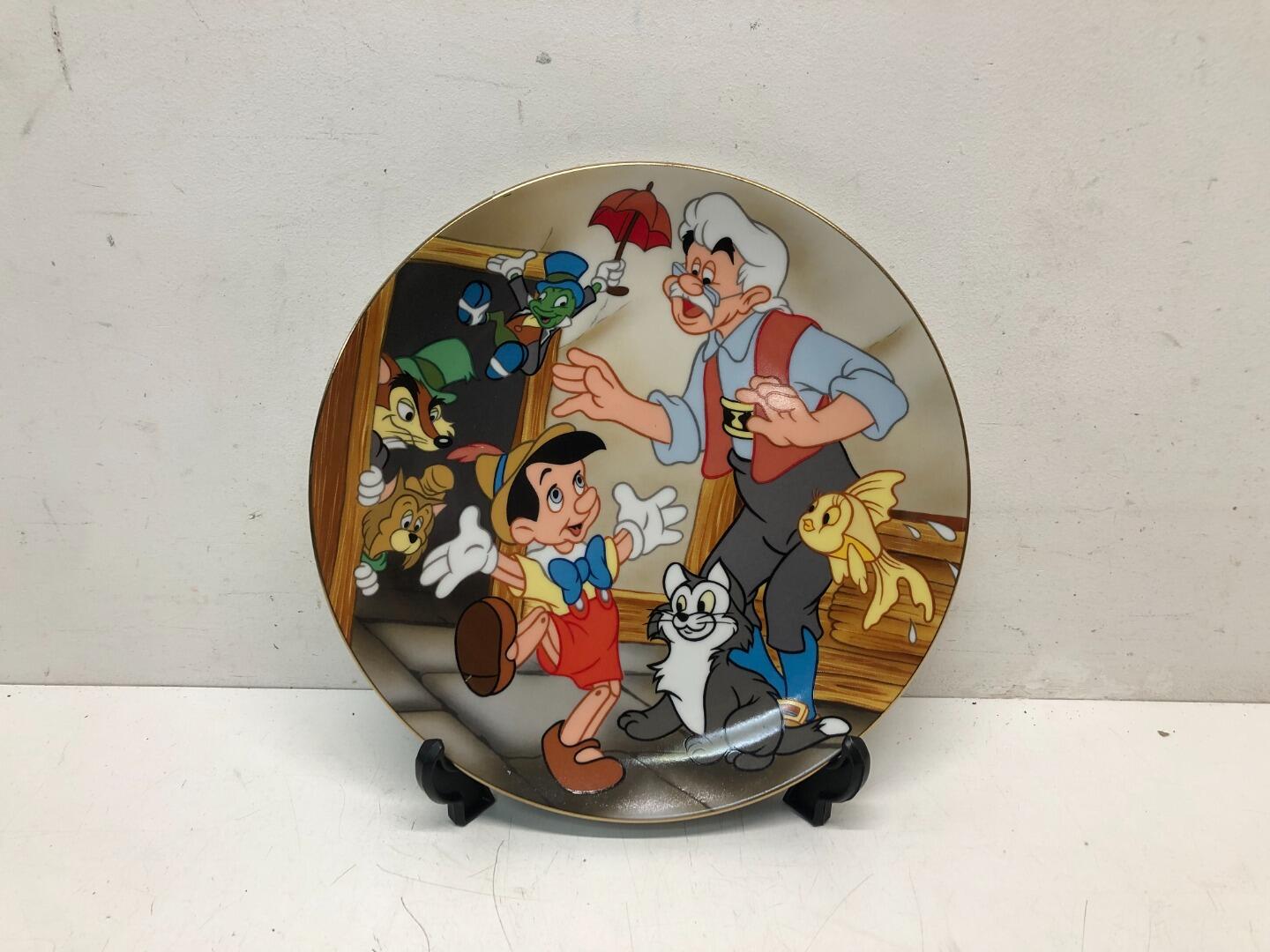 Disney's Pinocchio Cartoon Classics Collectable Plate by Kensley
