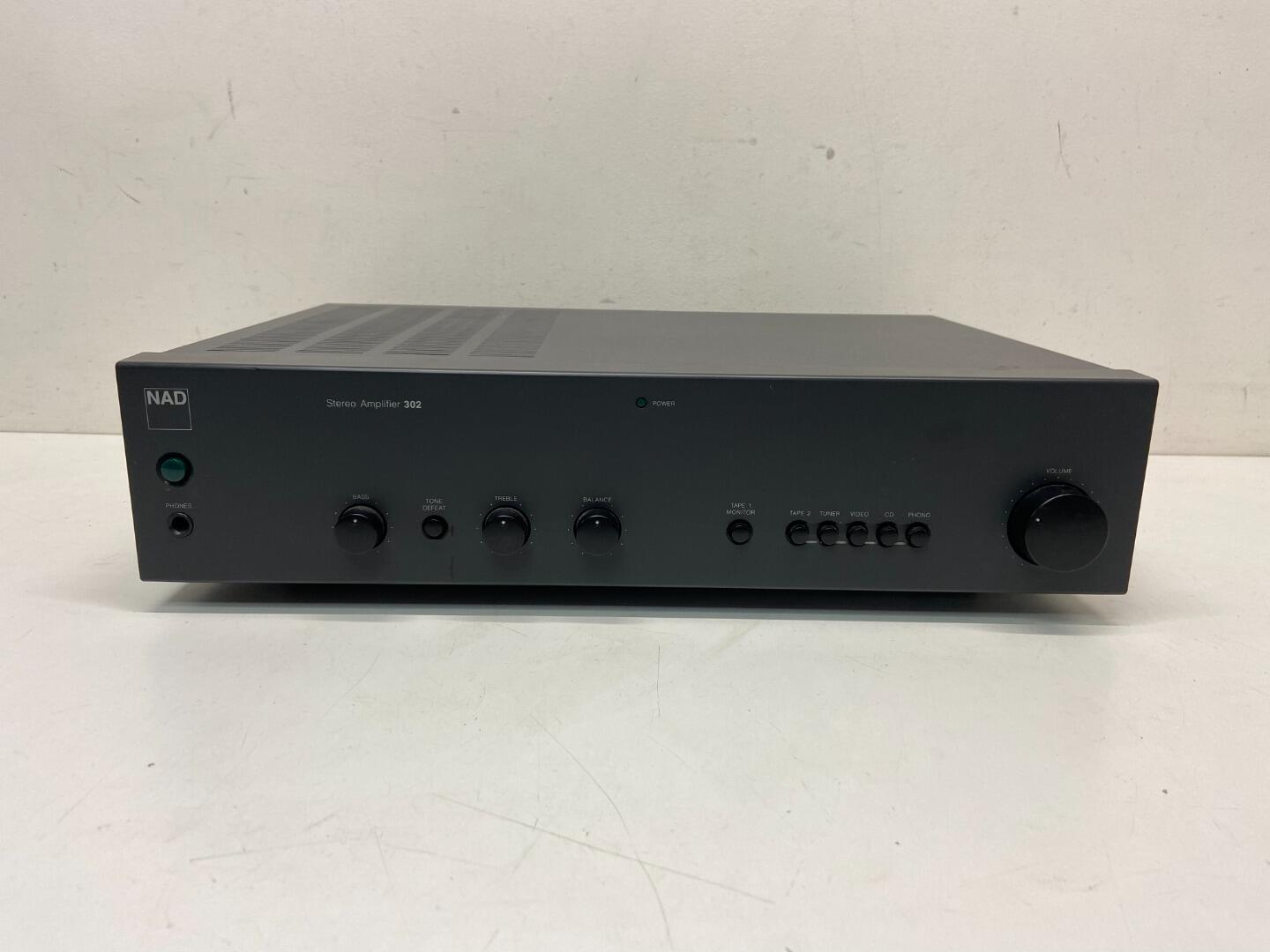 NAD 302 Stereo Integrated Amplifier (read description)