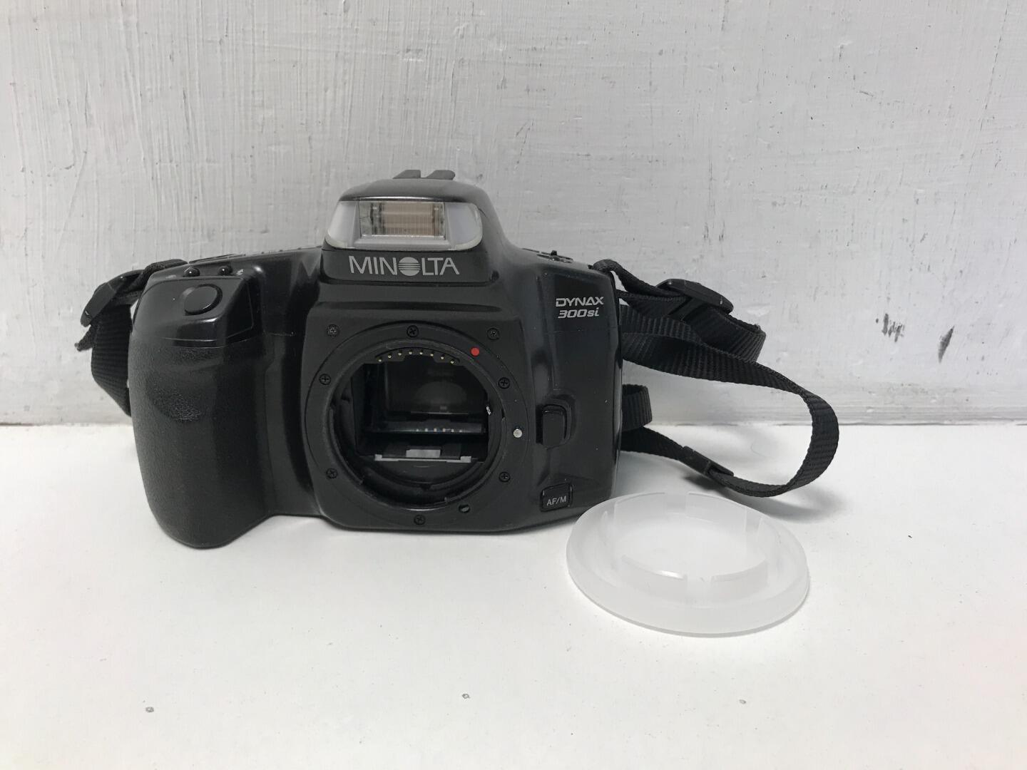Minolta Dynax 300Si 35mm SLR Camera - Body Only
