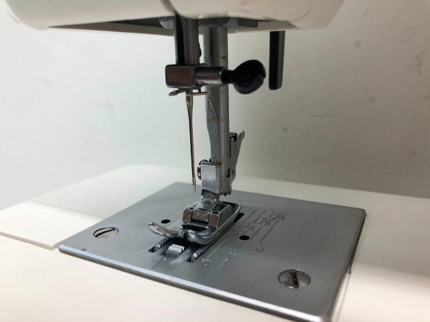 E & R Classic EC21 RS2000 Electric Sewing Machine
