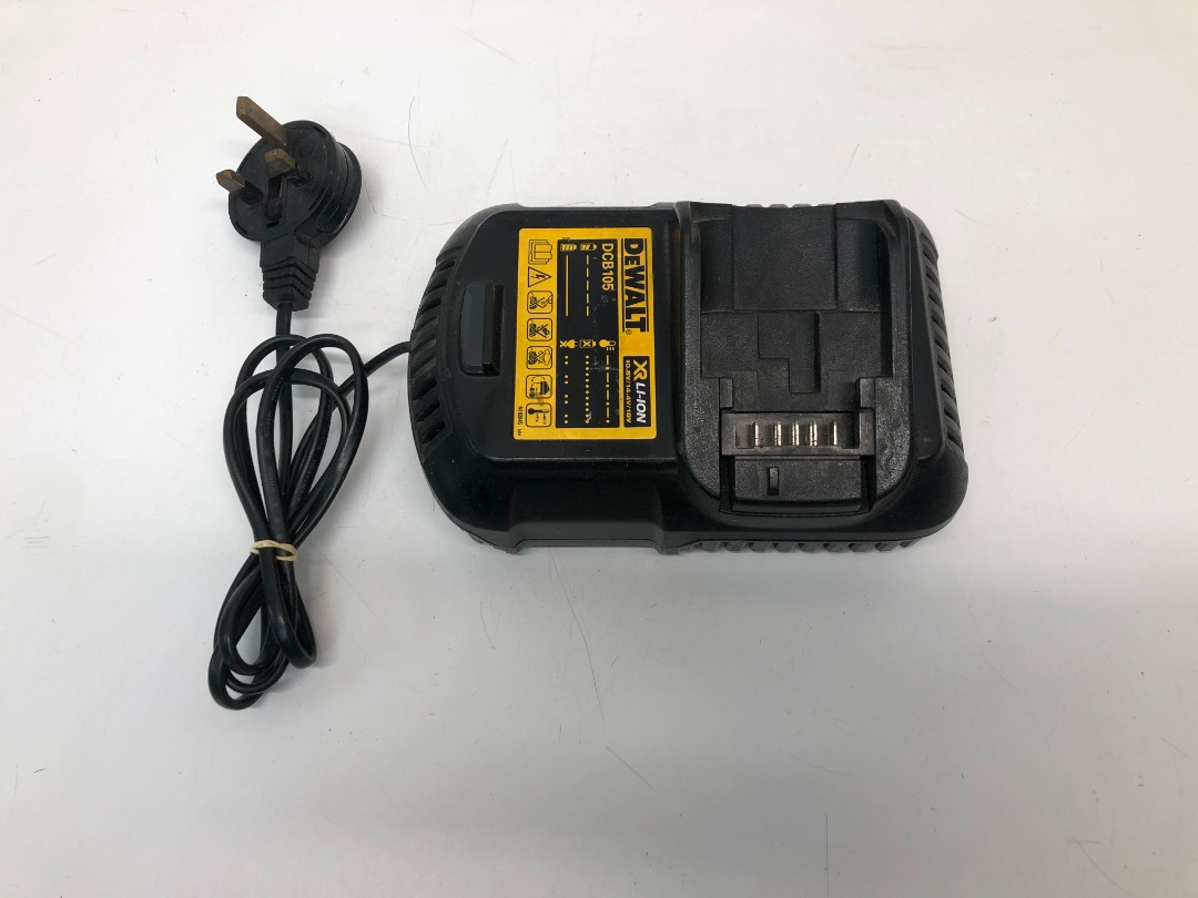DeWalt DCB105 XR Lithium Ion Battery Charger