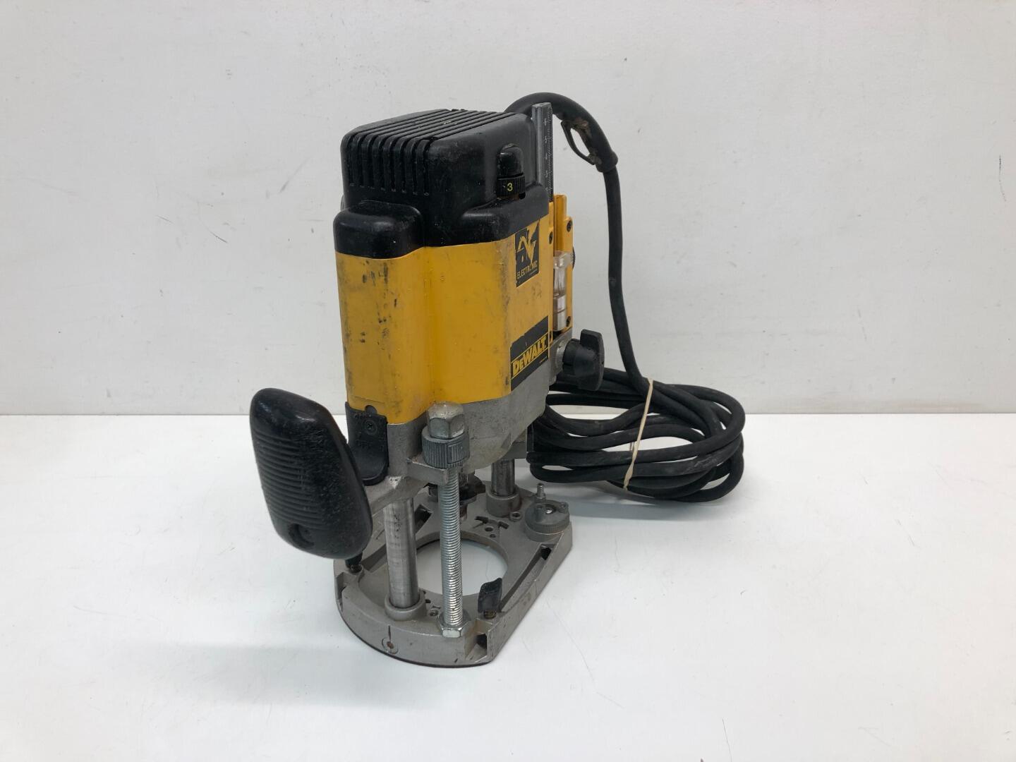 DeWalt DW625E 110V Plunge Router