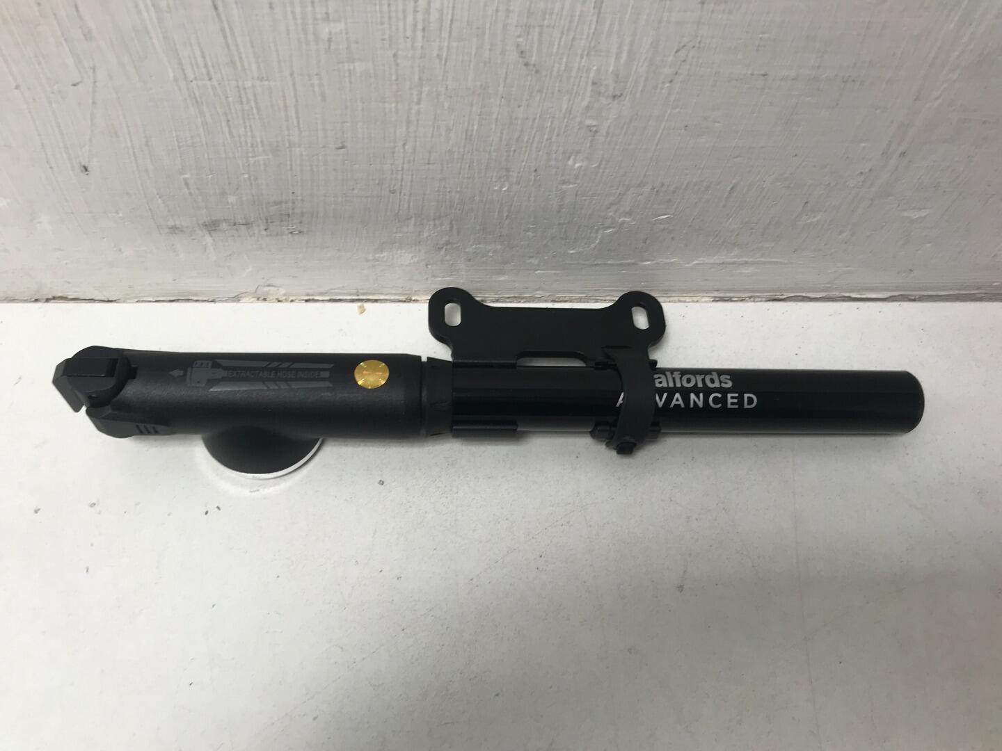 Halfords Advanced Schrader Valve Bike Pump
