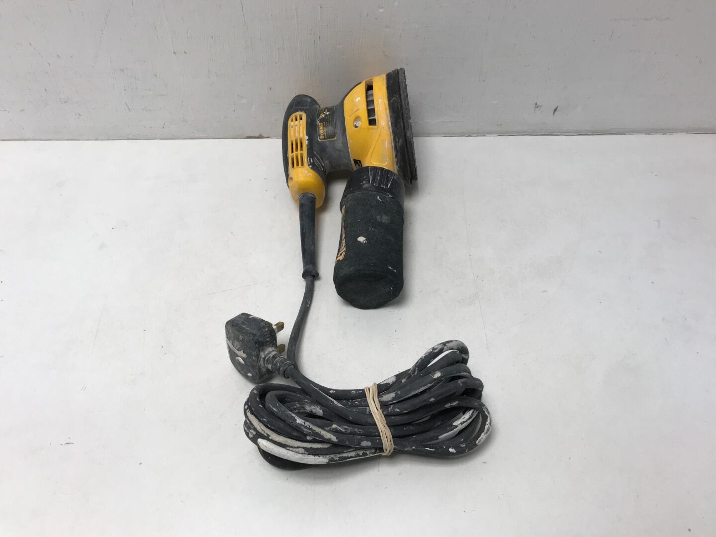 DeWalt DWE6423 240V 280W Orbital Sander