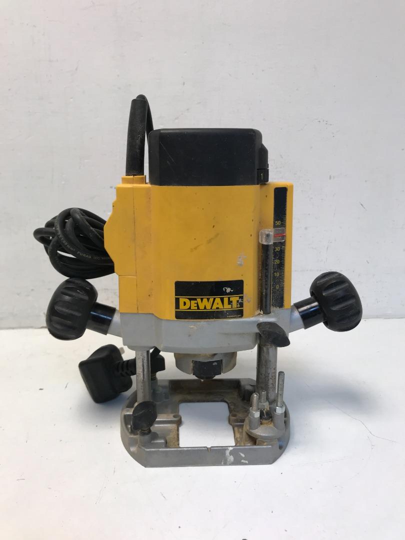 DeWalt DW615 Plunge Router