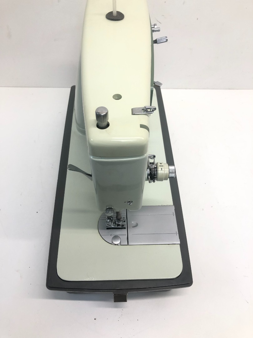 Vintage Singer 427 Electric Sewing Machine