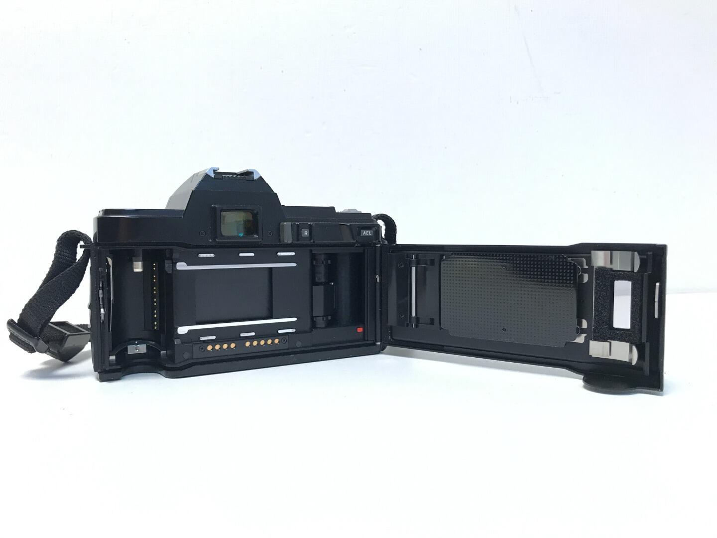 Minolta 7000 AF SLR 35mm Film Camera with 35-70mm Zoom Lens (with defects)