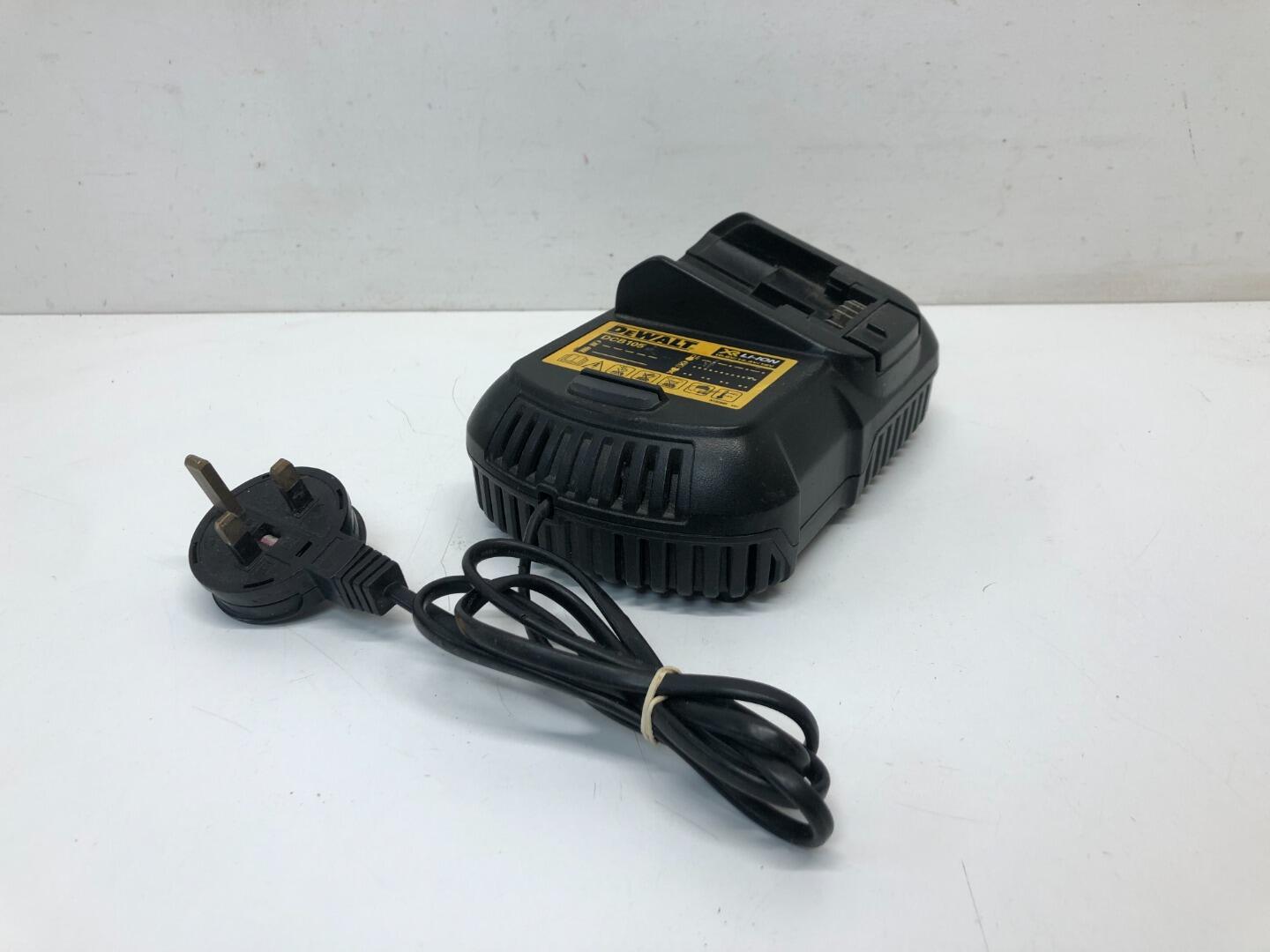 DeWalt DCB105 XR Lithium Ion Battery Charger