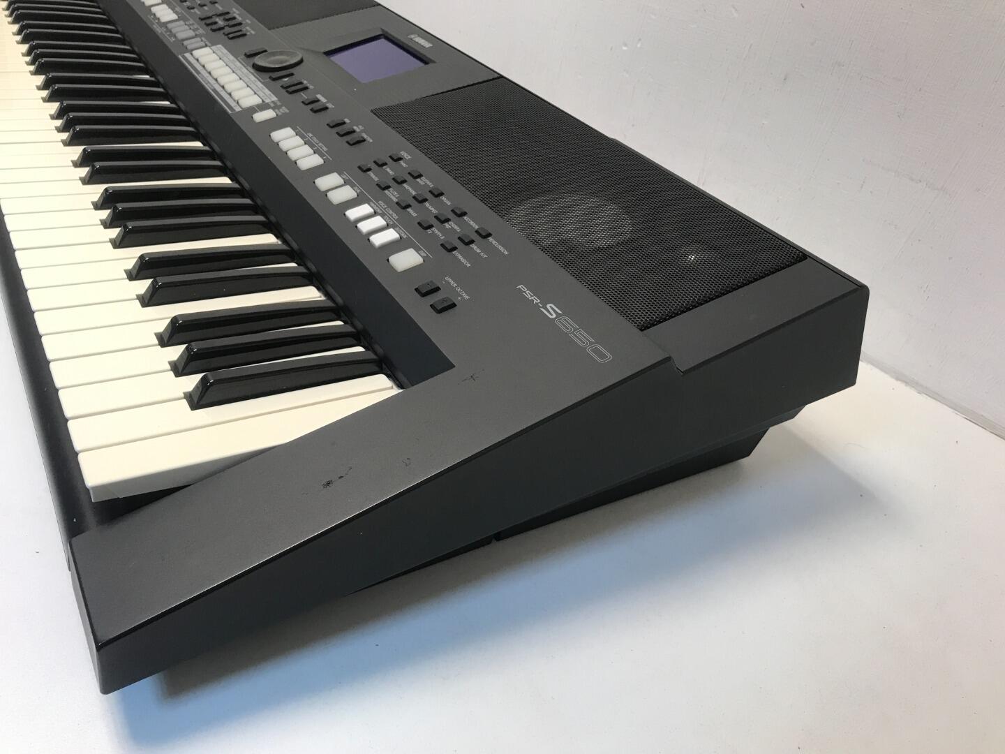 Yamaha PSR-S650 Electronic Keyboard