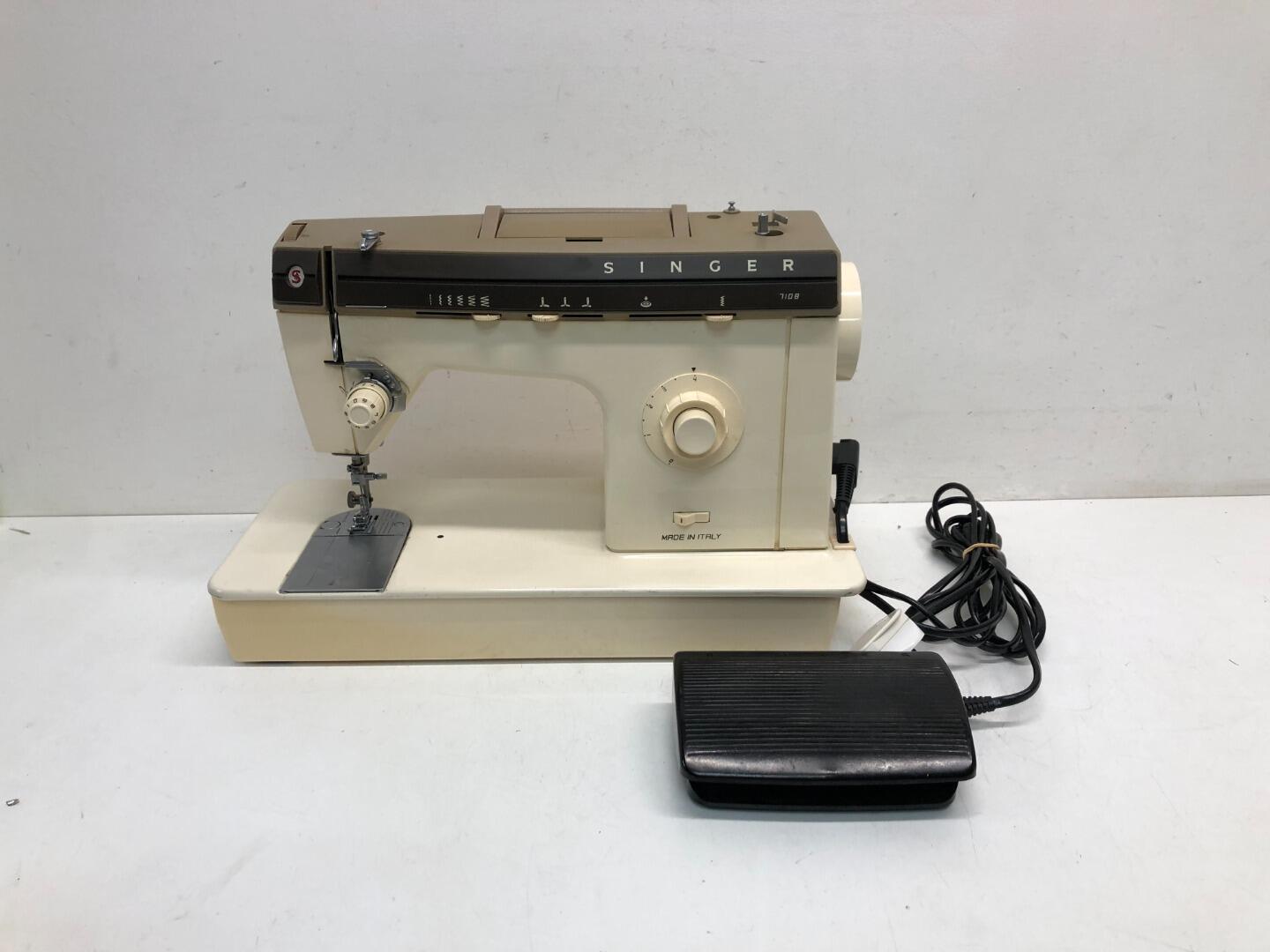 Vintage Singer 7108 Electric Sewing Machine