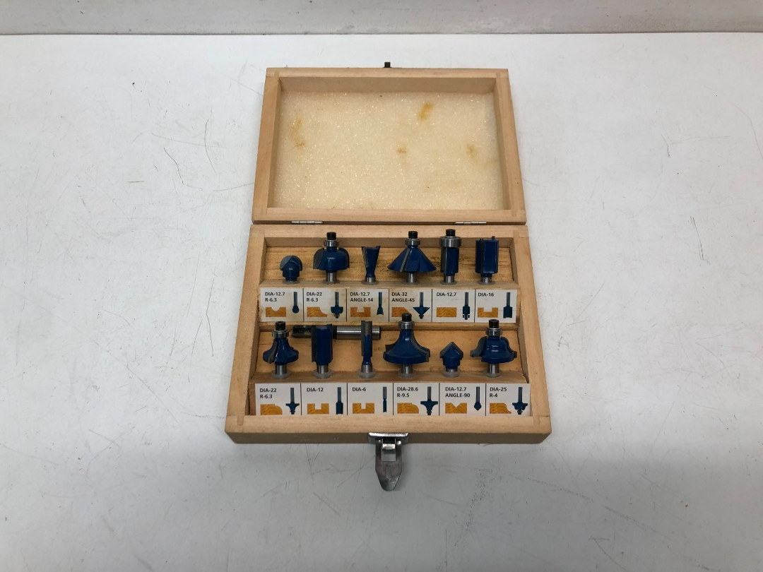Bosch POF 1200 AE Plunge Router