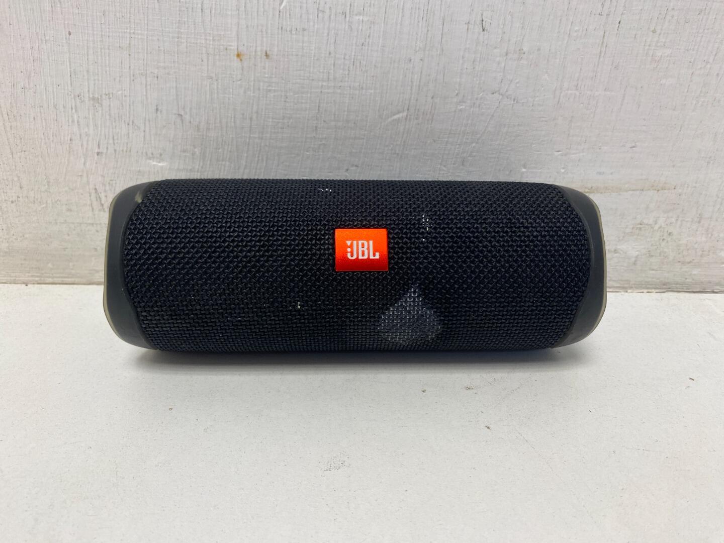 JBL Flip 5 Bluetooth Speaker