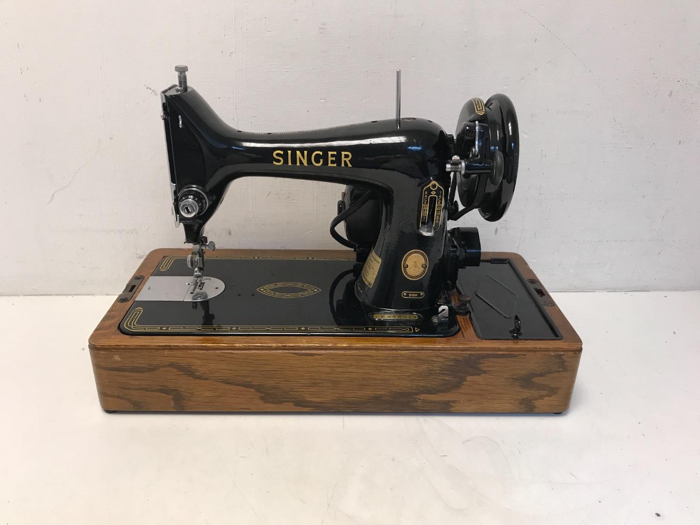 Vintage Singer 99K Sewing Machine (read description)