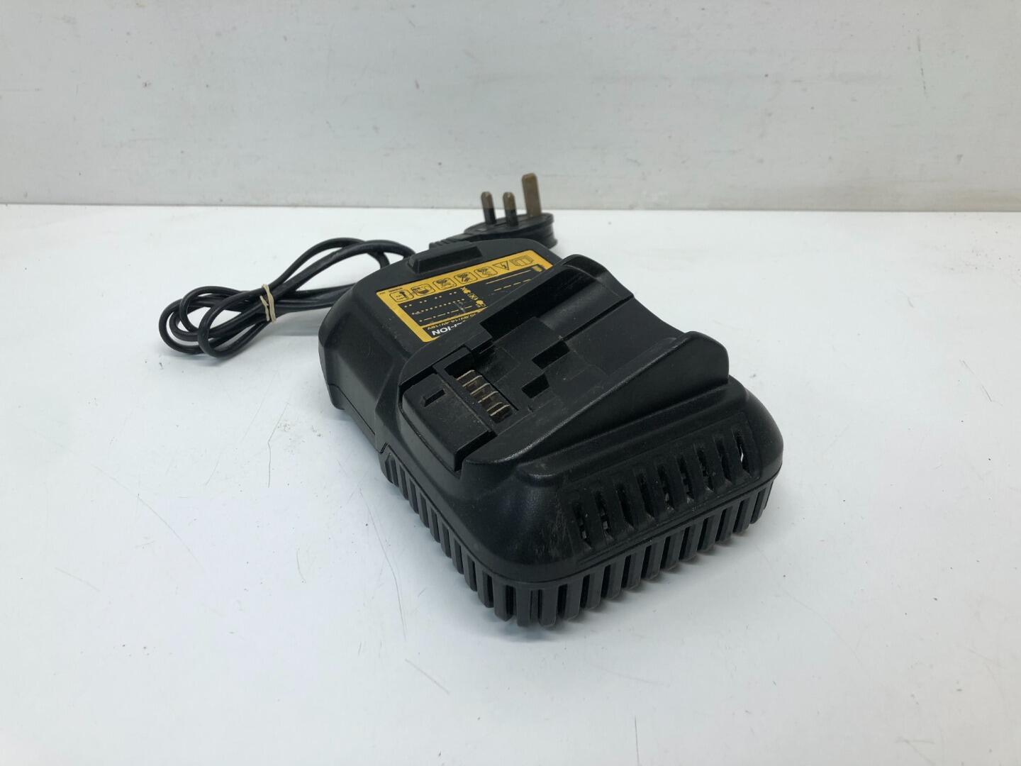 DeWalt DCB105 XR Lithium Ion Battery Charger