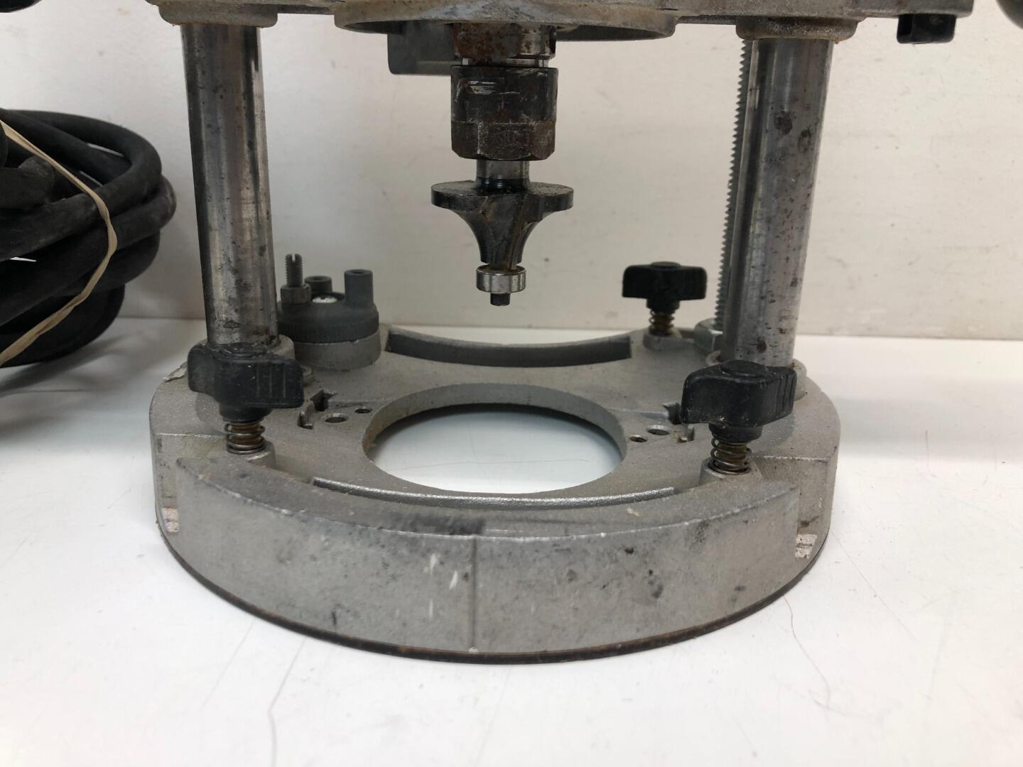 DeWalt DW625E 110V Plunge Router