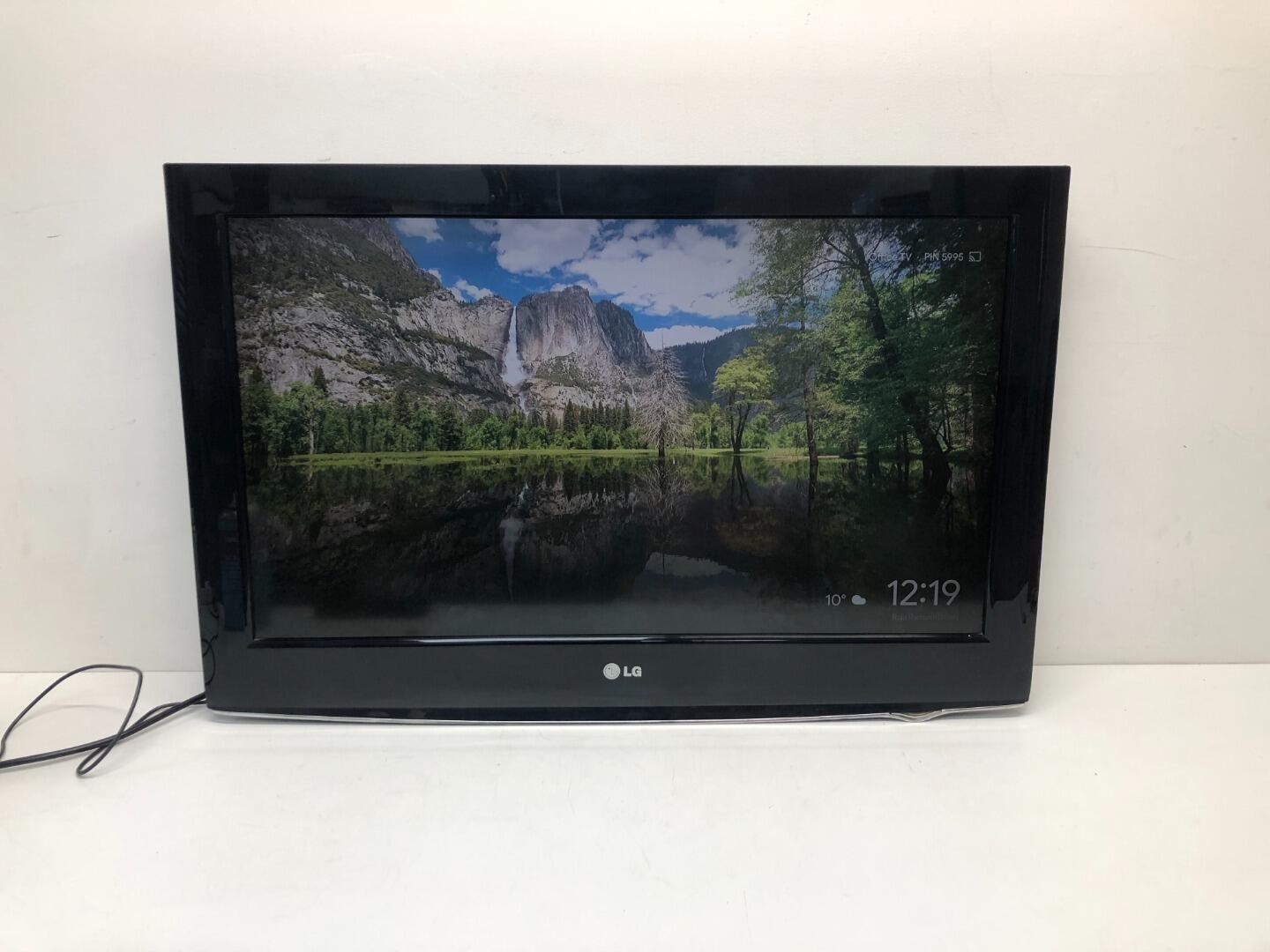 LG 32LD420 32'' Full HD Digital LCD TV (no stand)