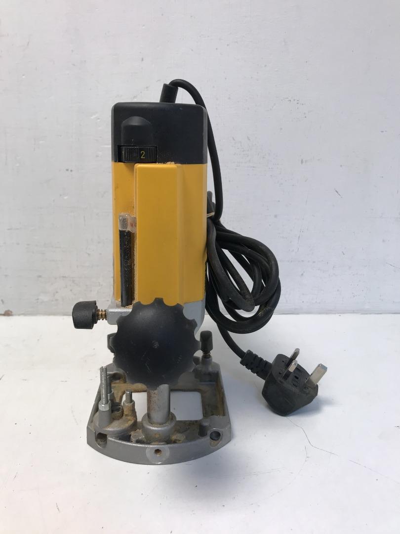 DeWalt DW615 Plunge Router