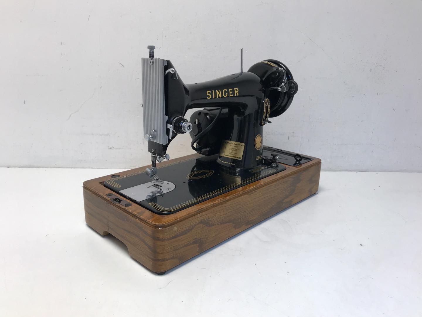 Vintage Singer 99K Sewing Machine (read description)