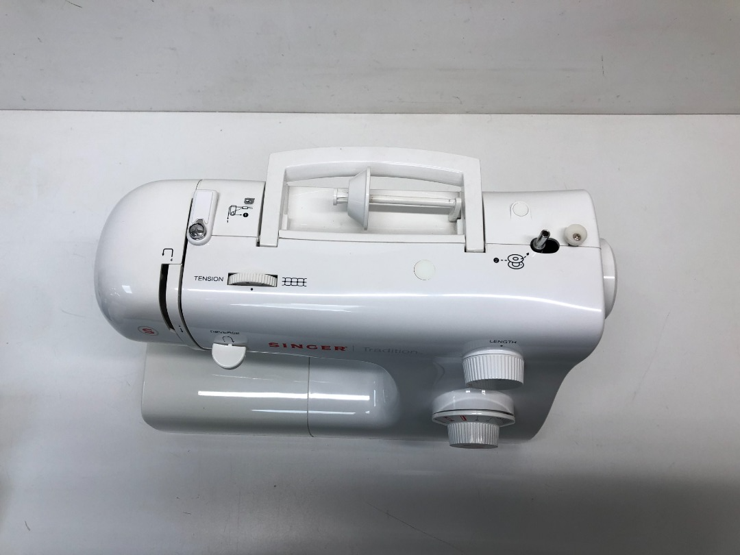 Singer Tradition 2250 Sewing Machine