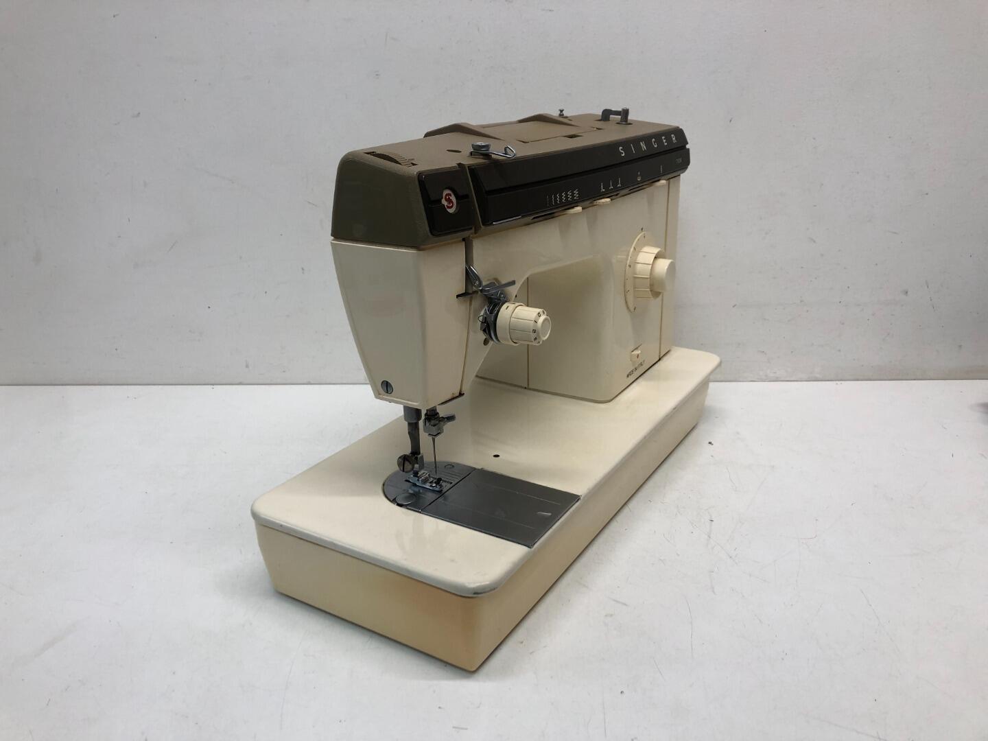 Vintage Singer 7108 Electric Sewing Machine