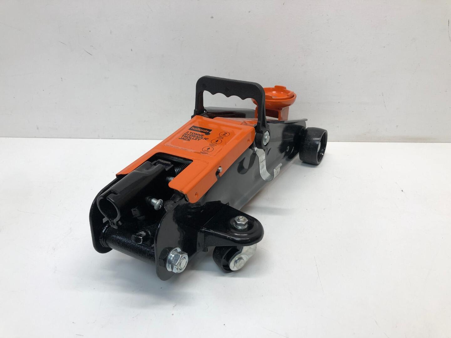 Halfords 2 Tonne Hydraulic Trolley jack