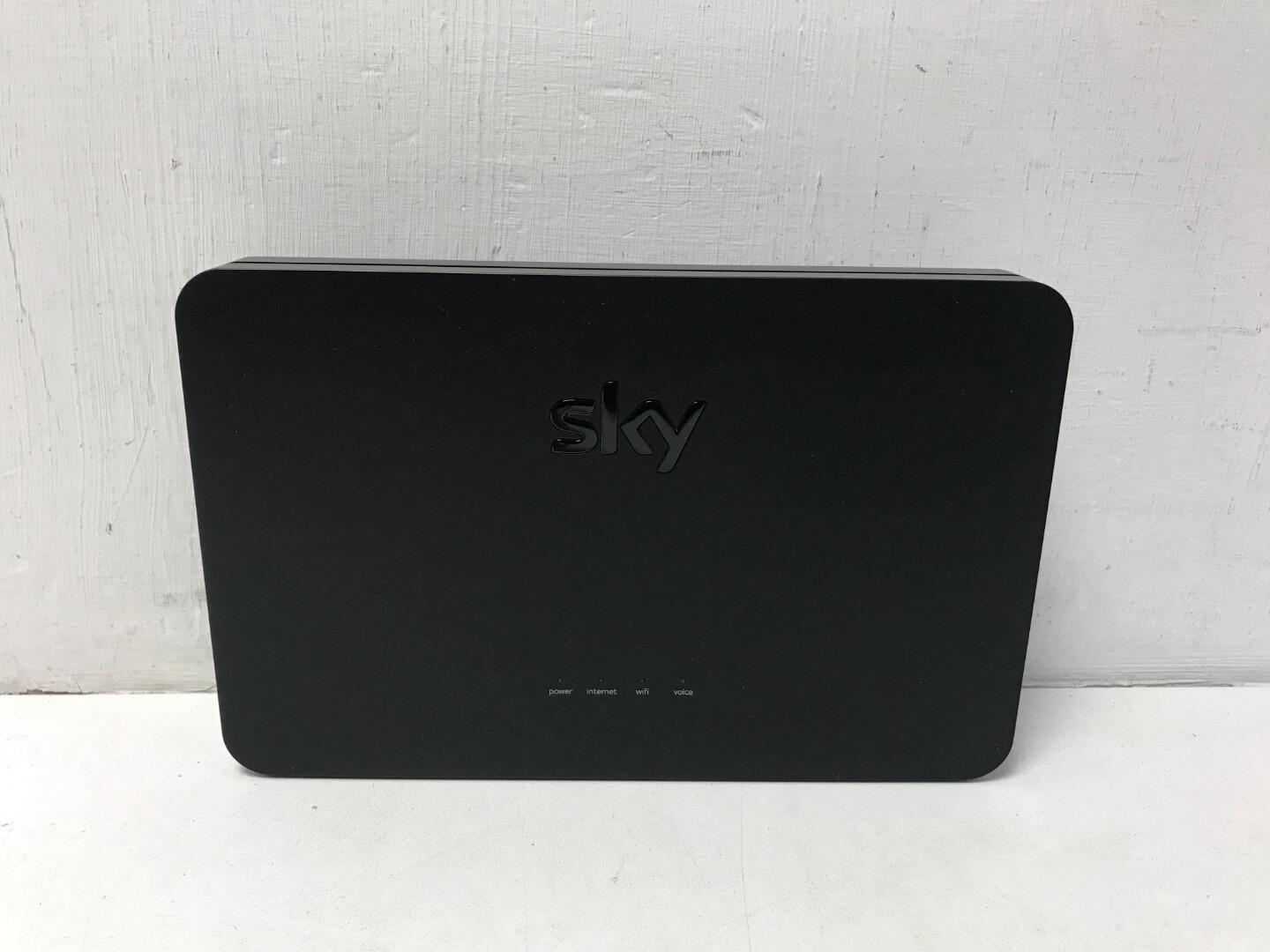 Sky Hub SR204 Wireless Broadband Router (read description)